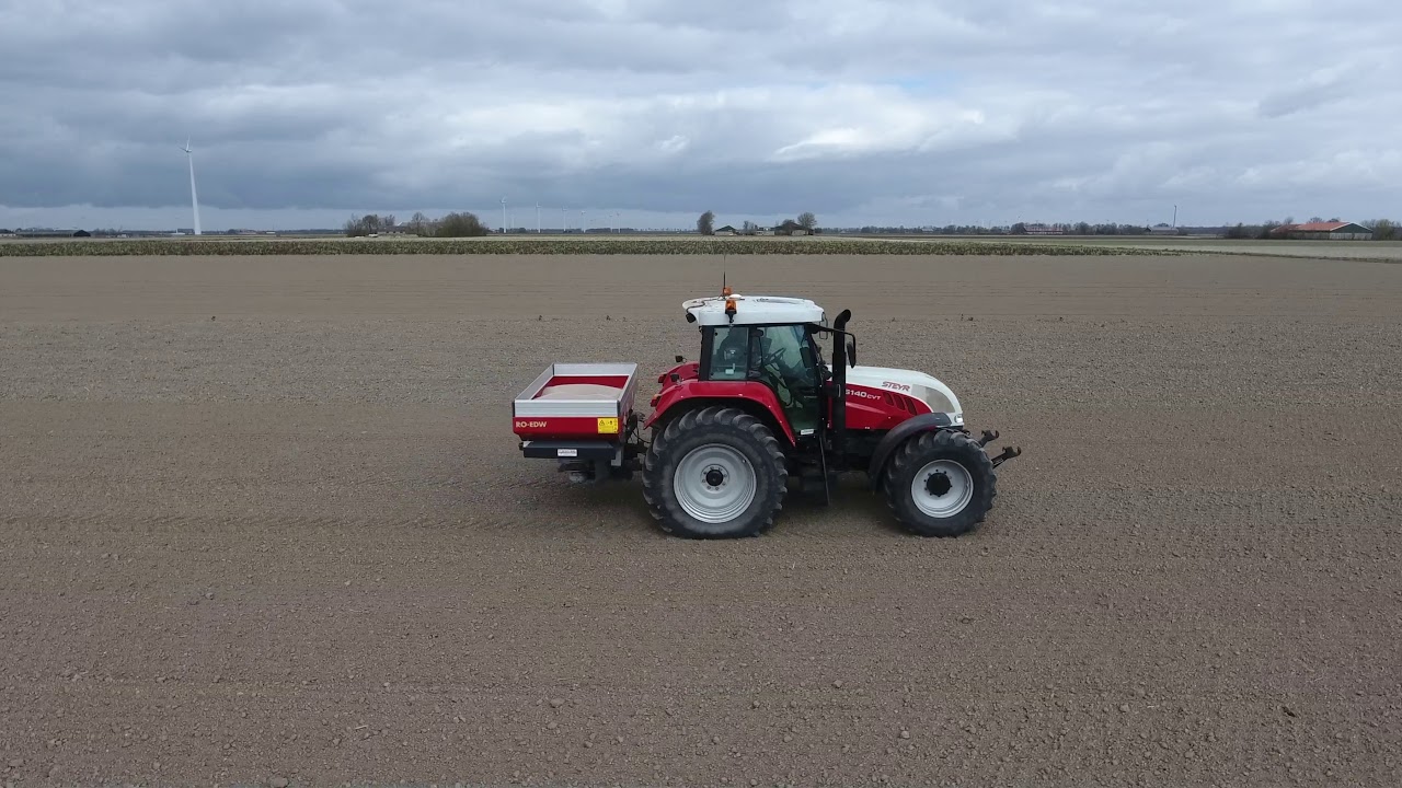 3 april 2020; Strooien uien- en suikerbietenland - YouTube