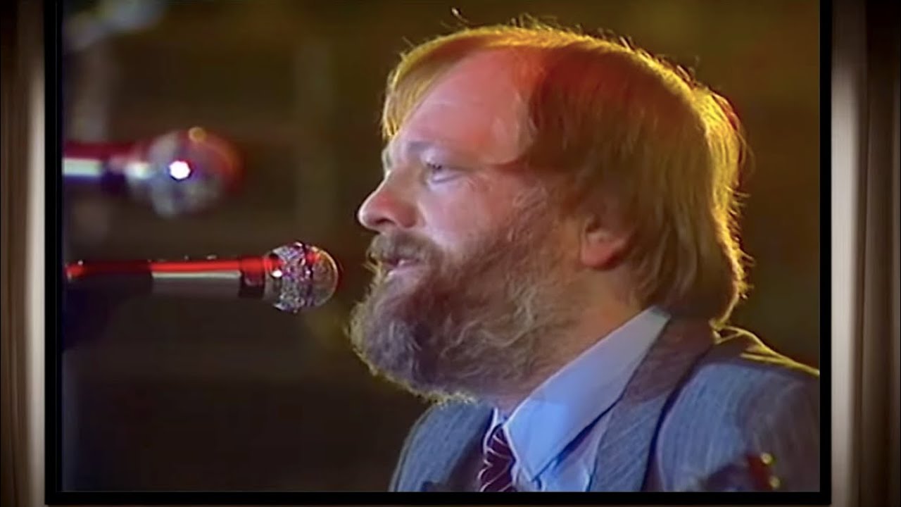 Austris Grasis par latvietību un latviešu valodu - YouTube