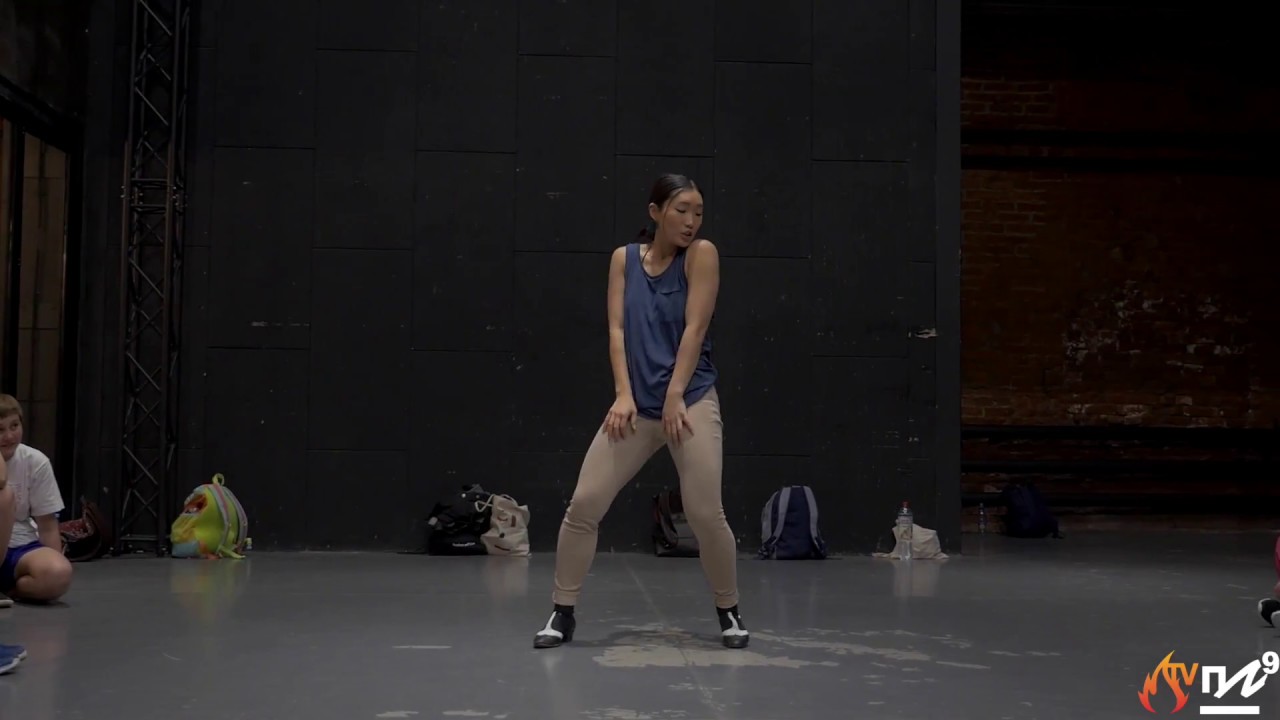 LIP J solo on ПАПИНЛОКИНГ Vol.9 Waacking Workshop - YouTube