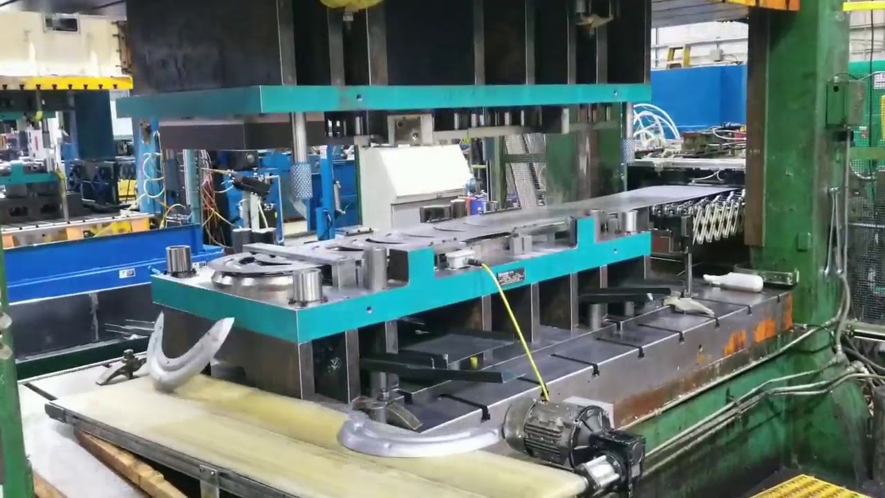 WORKING OF METAL STAMPING MACHINE - YouTube