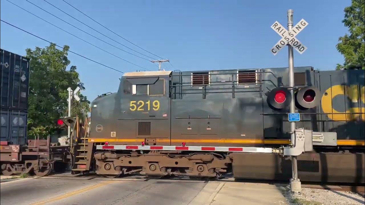 CSX 5295 Leads Intermodal South | Melrose Ave. Railroad Crossing, Findlay, OH - YouTube