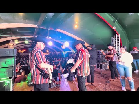 Leche confleis - La Nueva Tendencia (En Vivo) - YouTube