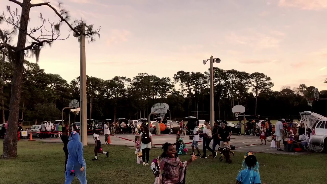 2019 Venetia Elementary Trunks and Treats - YouTube