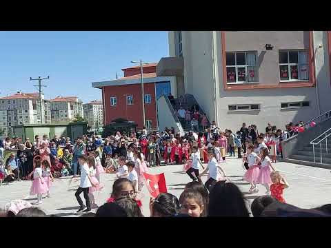 NİGDE ZAHİDE SEFER ILK OKULU 23. NISAN  GÖSTERİSİ 1/E SINIFI