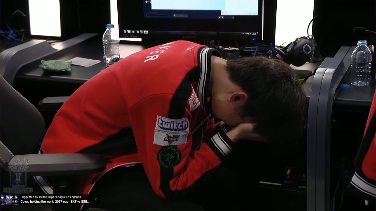 Faker crying after losing worlds 2017 - YouTube
