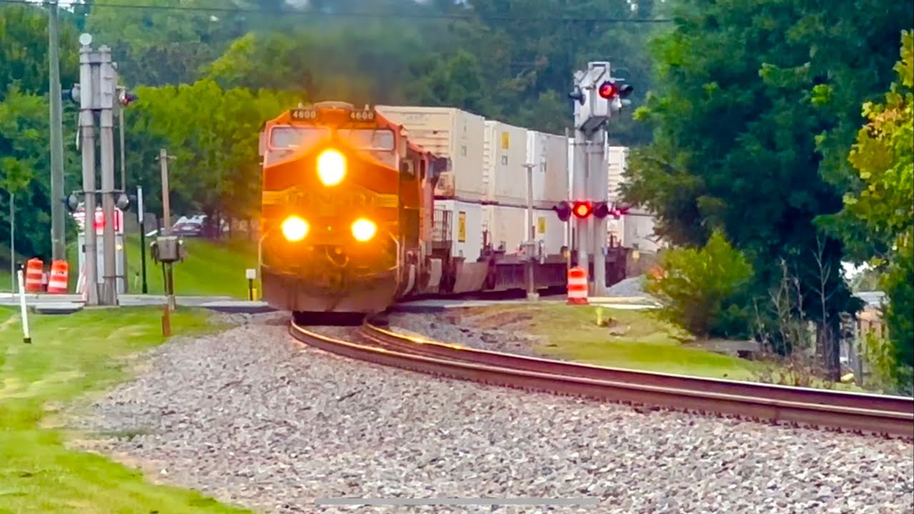 NS 283: BNSF 4600 8857 5216 Duluth GA - YouTube
