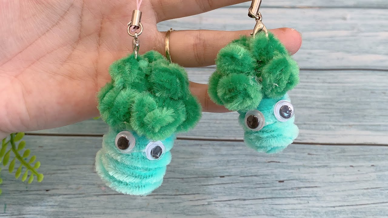 Easy pipe cleaner keychain crafts | Cute Keychain Tutorial using pipe ...