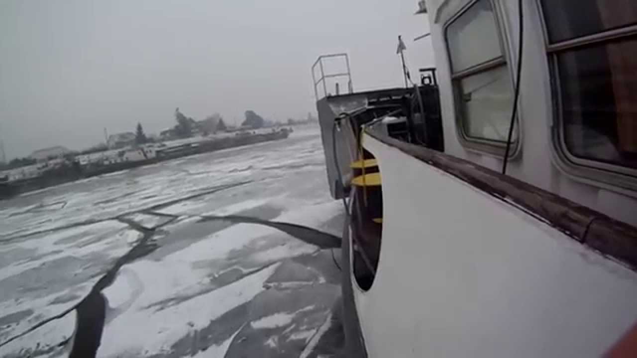 Ľadoborec Krupina icebreaker ship Komárno - YouTube