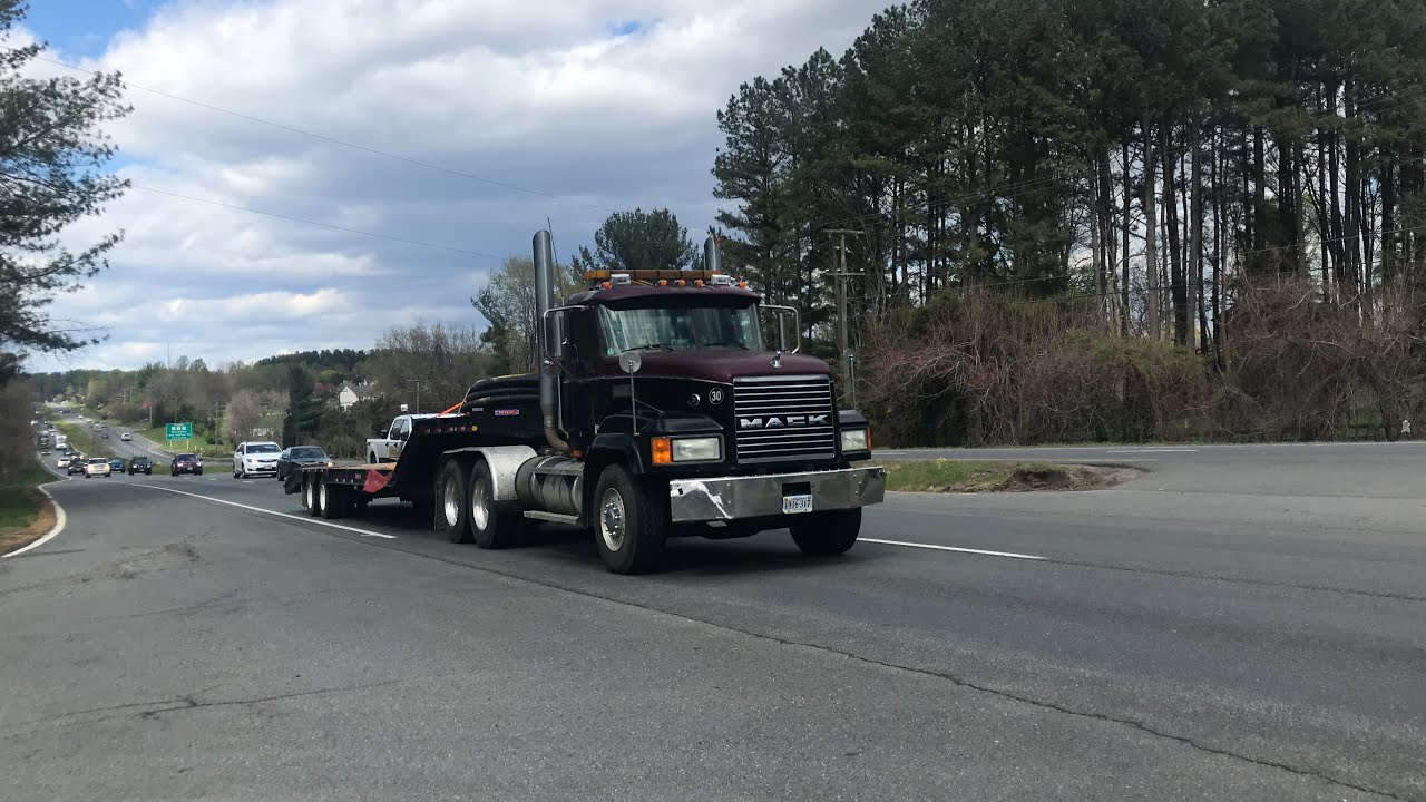 Straight Piped Mack CH613 With a Loud Mack Motor! - YouTube