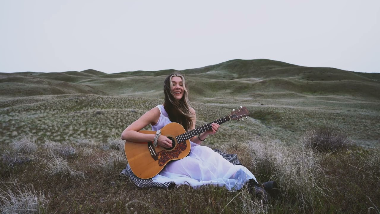 Bre Kennedy - "Ribbon" (Official Live Video) - YouTube