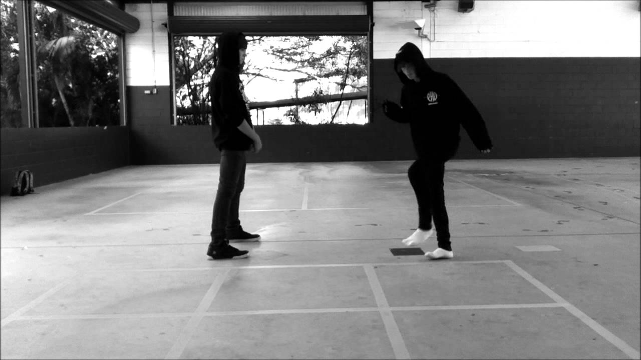 A Hardstyle Battle - Shuffle vs Jumpstyle! - YouTube