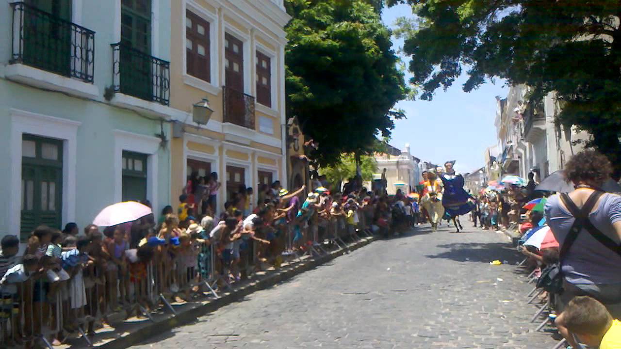 [JC] Corrida de Bonecos Gigantes Categoria Leve - YouTube