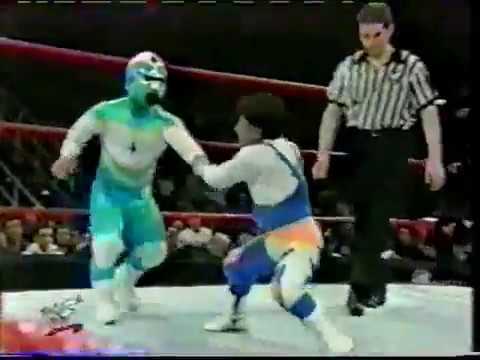 Mini Nova vs. Mini Max (04 25 1999 WWF Super Astros) - YouTube