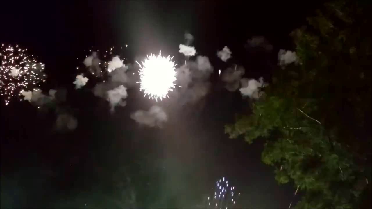 Shroomz 100 shot cake firework - YouTube
