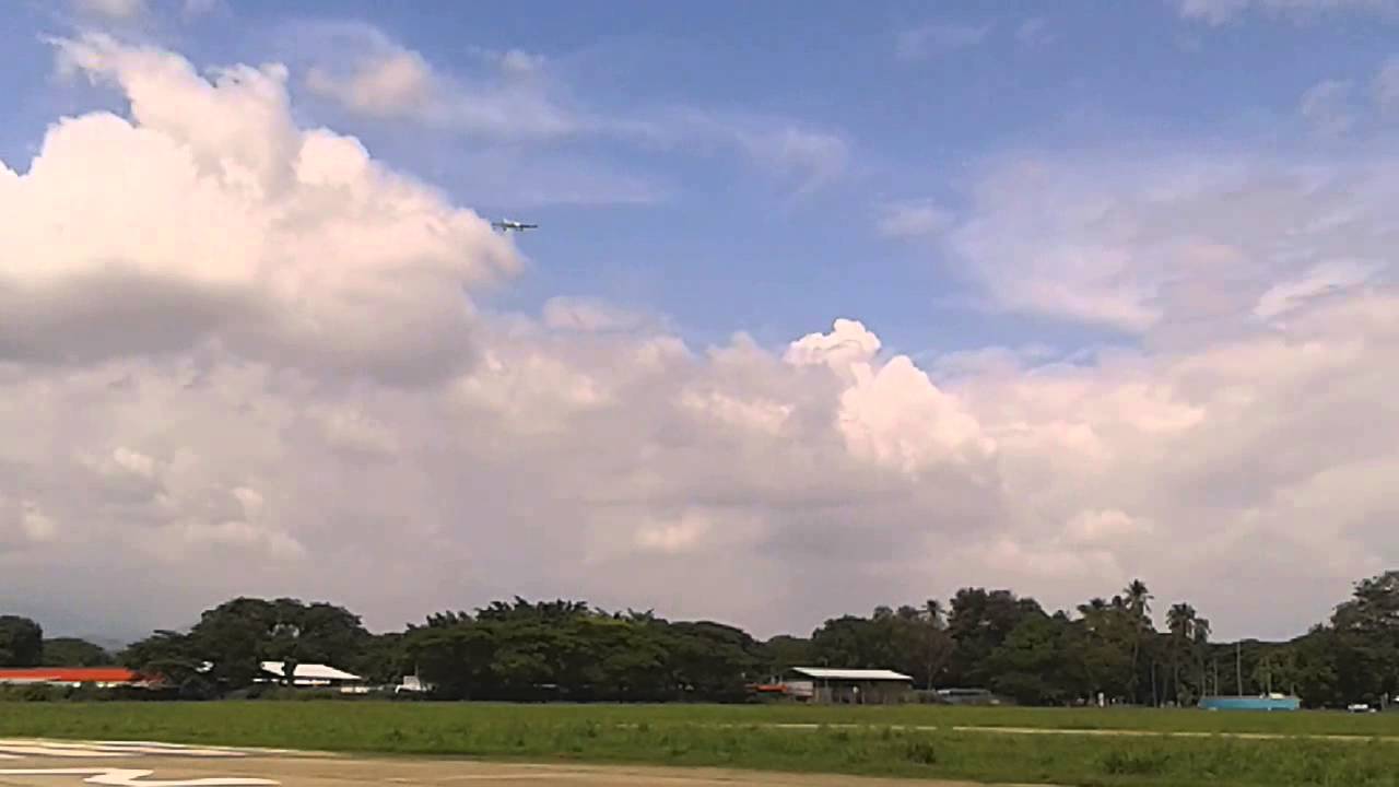 avion twinstar hobbico - YouTube