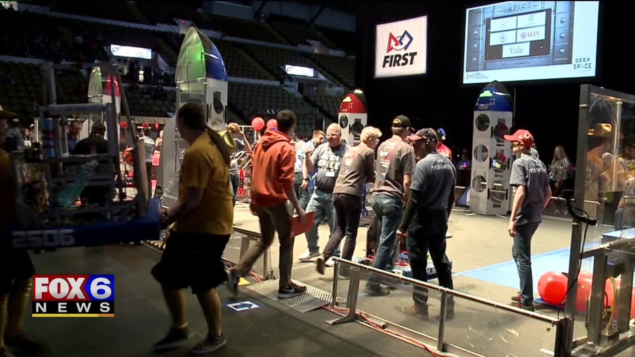 FIRST Robotics competition at UWM - YouTube
