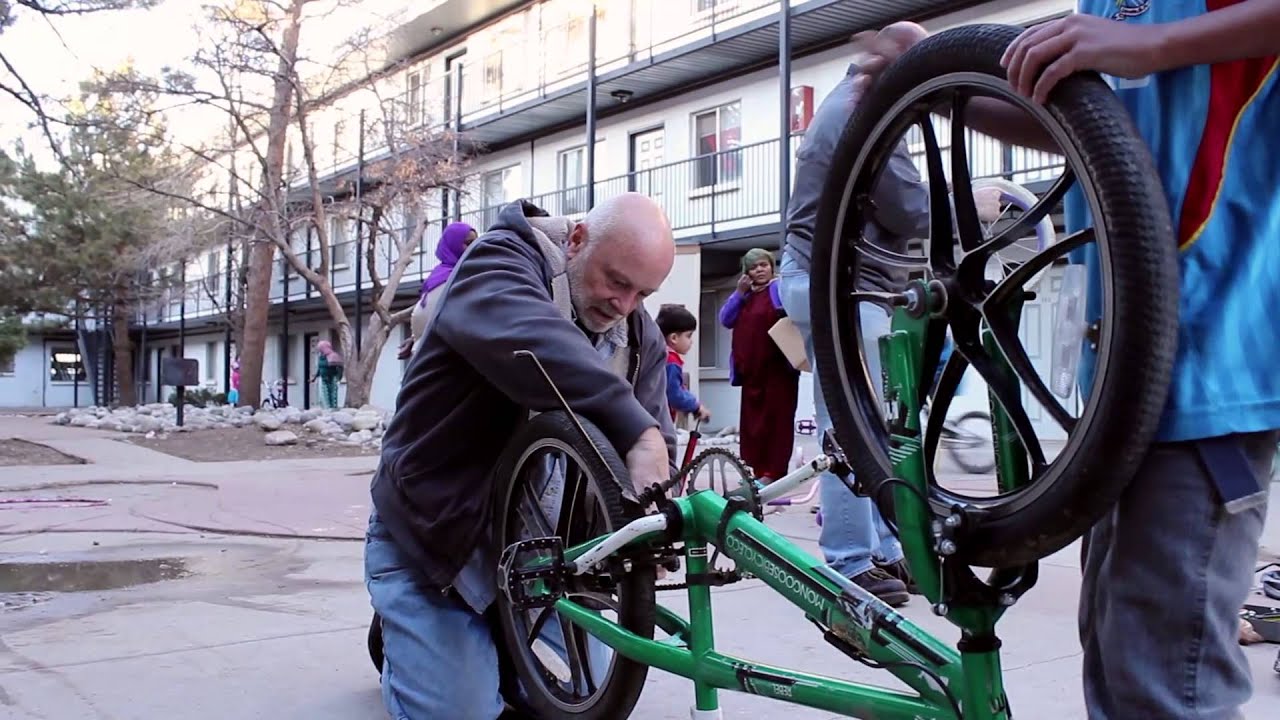 THE REFUGEES' BICYCLES - YouTube