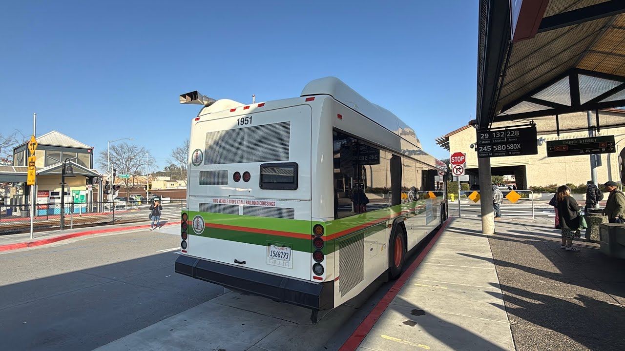 *Transit Bus * Action in San Rafael Transit Mall . - YouTube