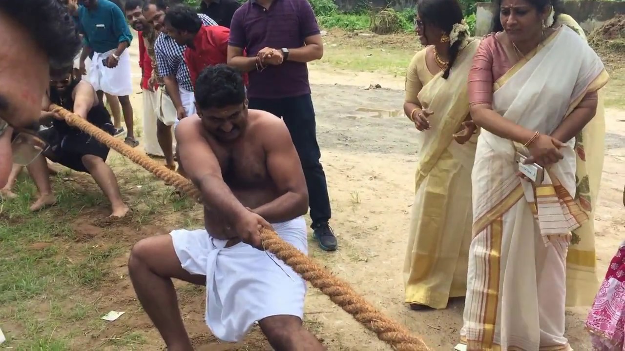 Vadamvali (Tug of War) Competition - Onam '17 - Reliance Jio SHQ ...