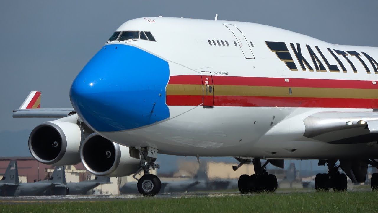 【マスク着用ジャンボ】カリッタエアB747(N744CK)＠横田基地 2021/05/30【Face Mask Livery】 - YouTube