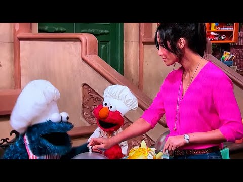 Chef Elmo, Chef Cookie Monster and Chef Oscar in Sesame Street (Muppets ...