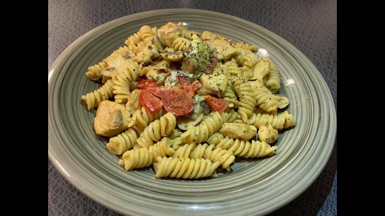 Makarona me mish pule / Pasta Speciale 🍝 - YouTube