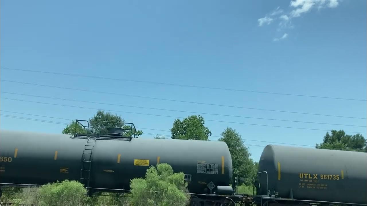 UP 7889 leads manifest through Kinder, La - YouTube