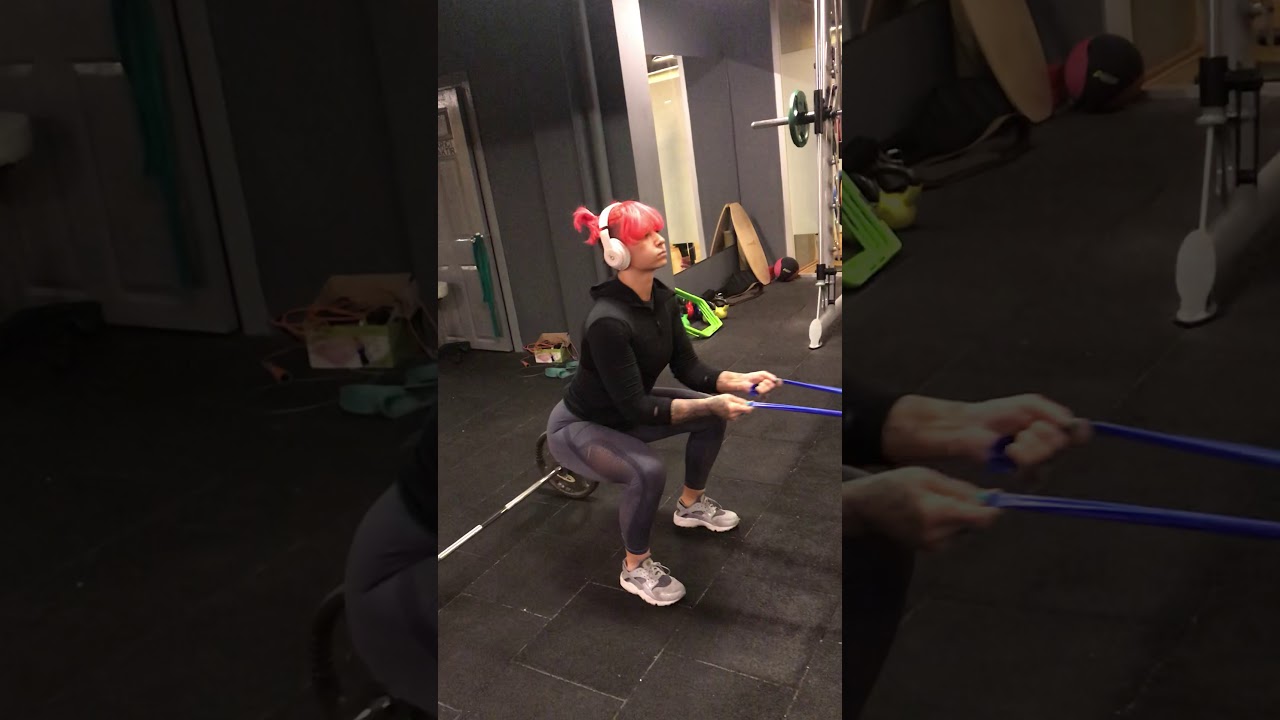 squat and band row - YouTube