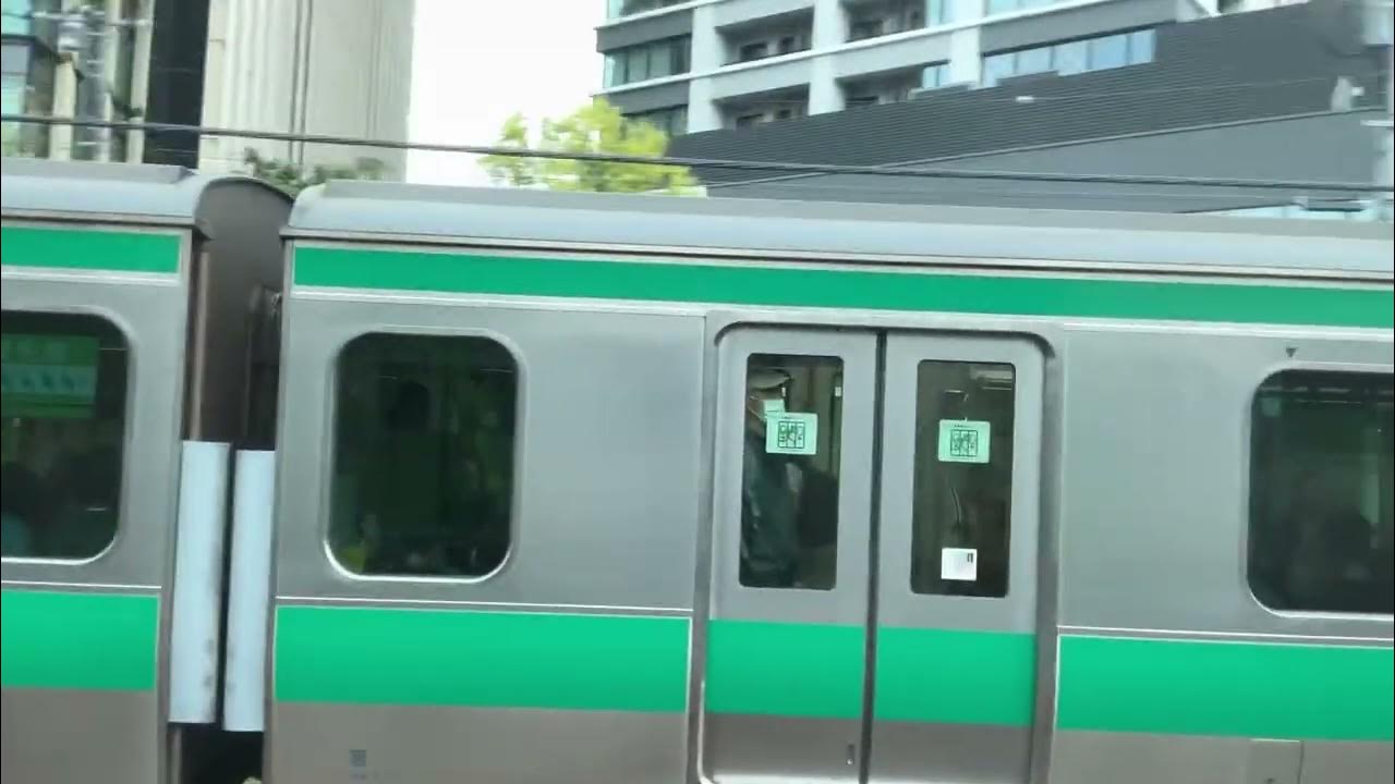 E233系7000番台ﾊｴ107編成と並走！ - YouTube