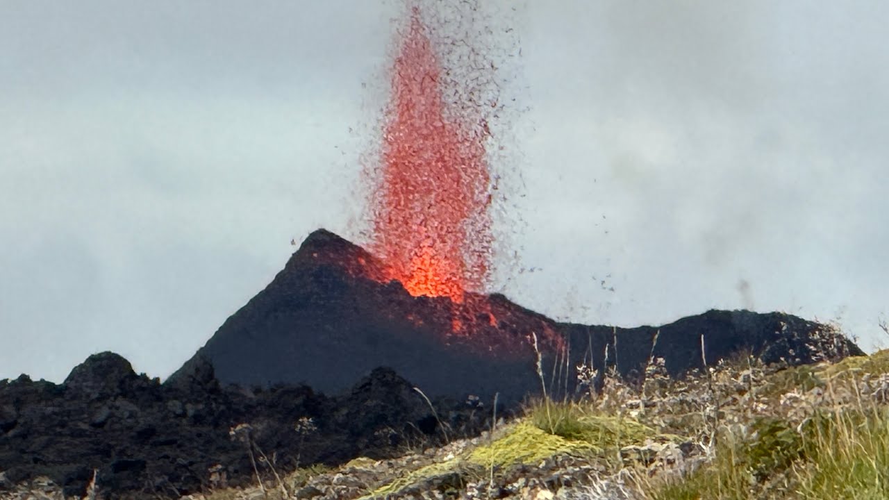 Volcano seen from the new trail. Hike to Sundhnukur 9 Eruption on July ...