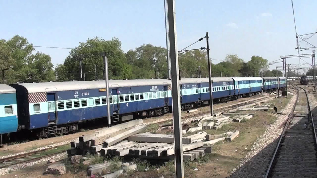 12432 NZM-TVC Rajdhani Departing KOTA Junction!!!! - YouTube