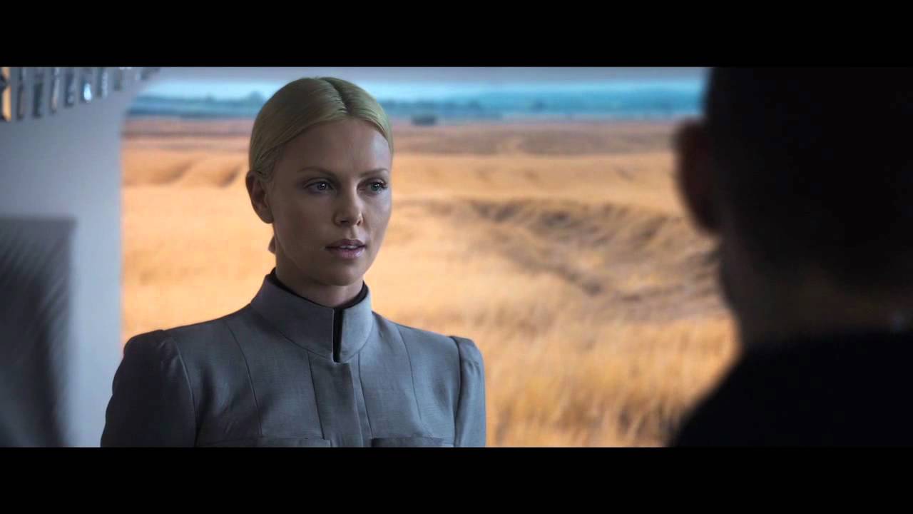 Prometheus - Charlize Theron habla de Vickers - YouTube