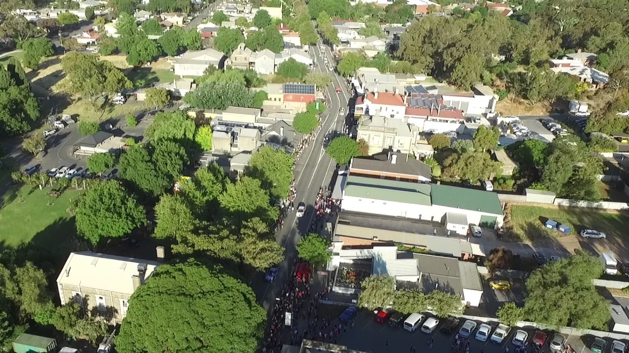 Angaston Christmas Street Parade - YouTube