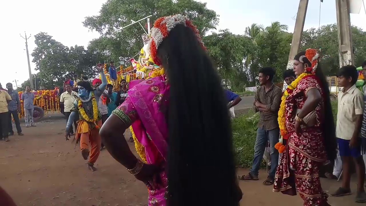 Ganganu chusthe gowriki manta dance by sivudu ,parvathi &ganga - YouTube