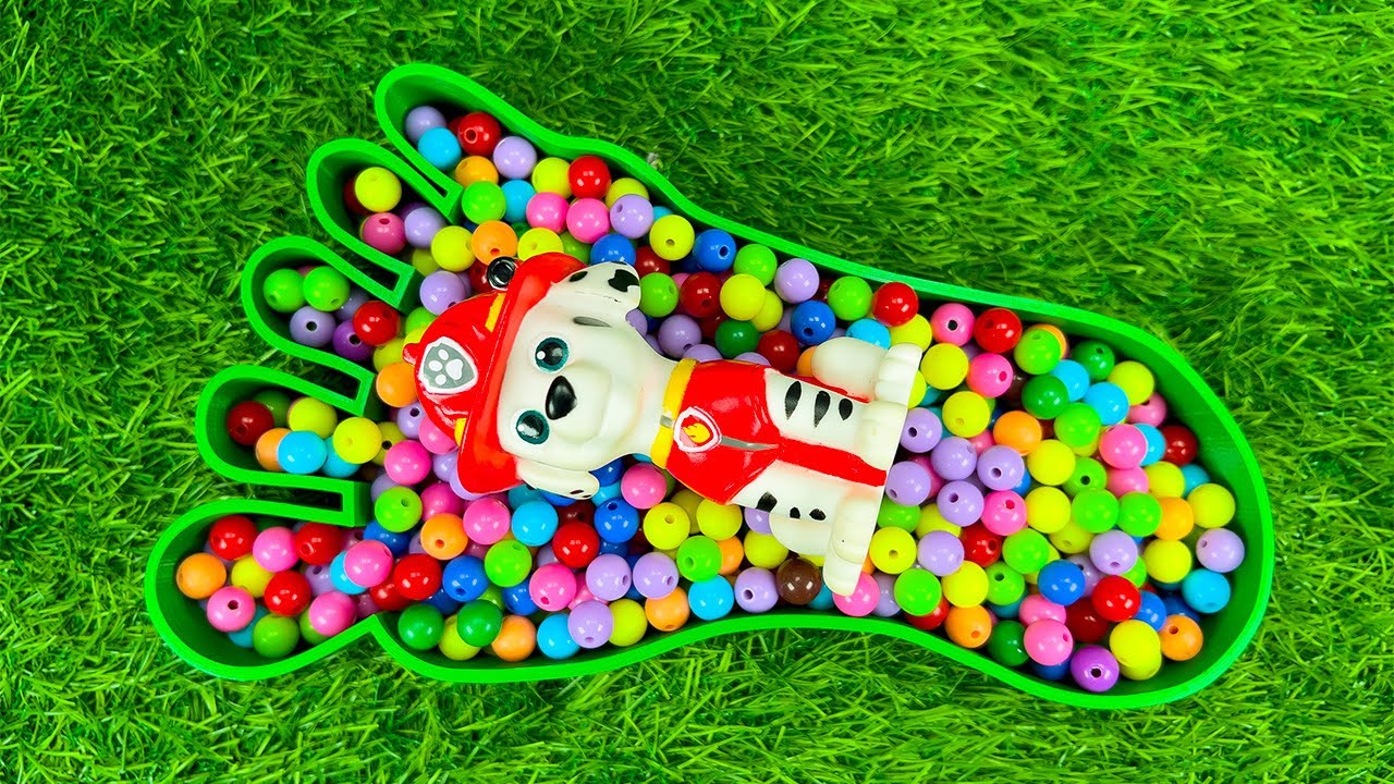 Colorful Candy Drifting & Glitter Slime Expansion in a Bathtub | ASMR ...