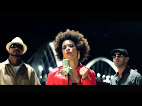 Rei Servo Part. Lídia Dállet & Congregacional Family: Fé a Fé [ CLIP OFICIAL ]
