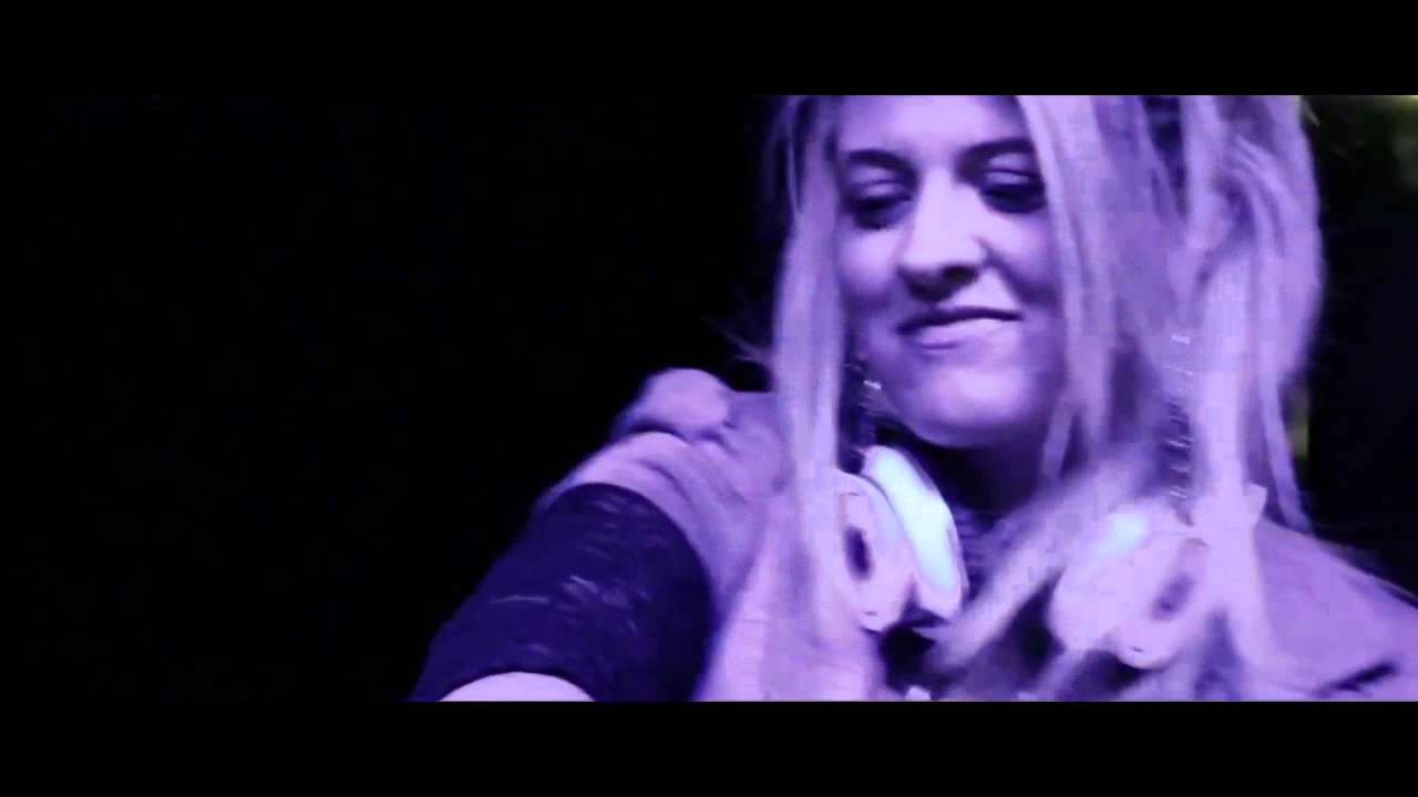 SABATO 4 FEBBRAIO D CLUB PRESENT:ALEXANDRA DAMIANI - YouTube