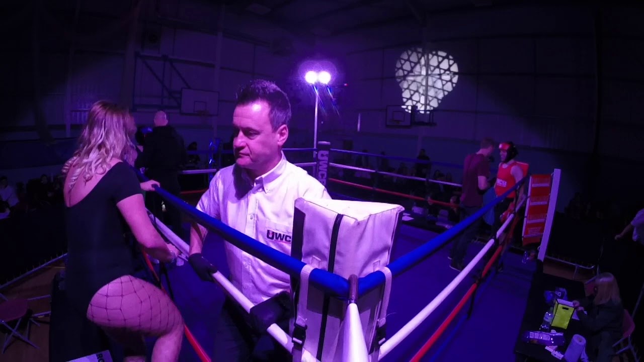 Ultra White Collar Boxing | Yeovil | Oliver Brown VS Bambino - YouTube