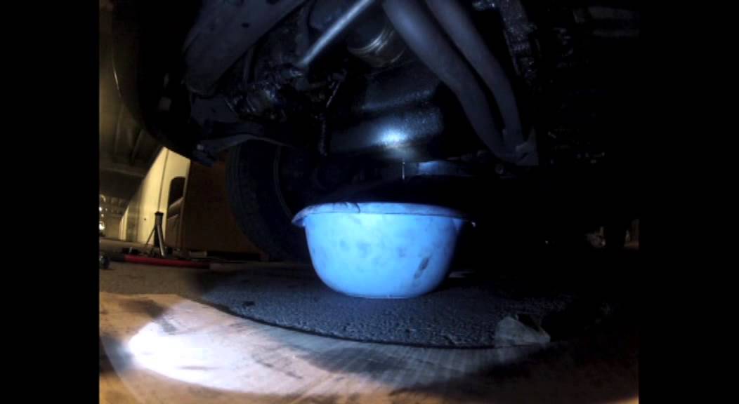 Peugeot 106 : Vidanger l'huile moteur - YouTube