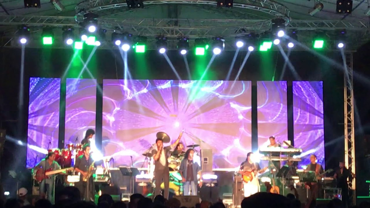 Marians LIVE in concert - Uptown Funk by Shivantha (23-09-17) - YouTube