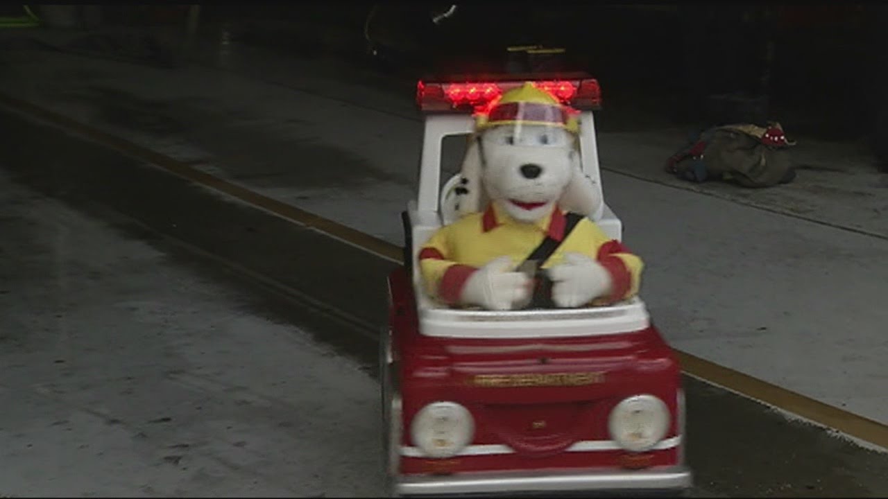 “Sparky the Fire Dog” teaching children about fire safety - YouTube