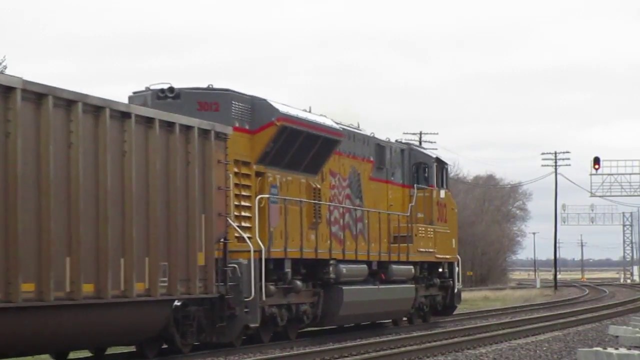UP 5635 leads ex-SP on EB coal with SD70AH-T4 DPU - YouTube