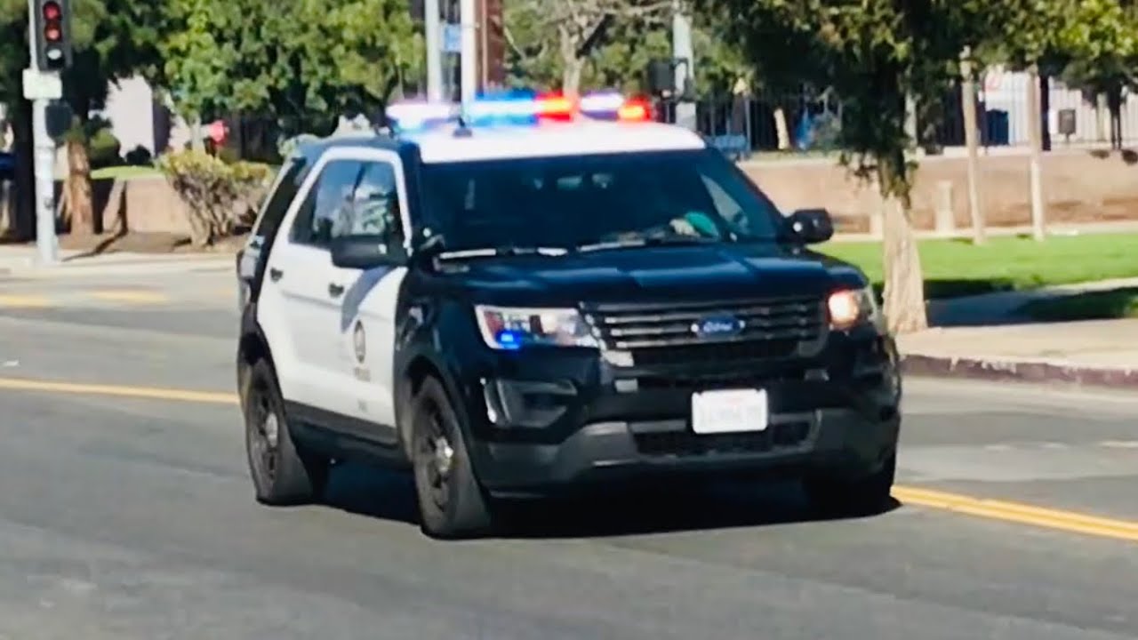 LAPD Ford Explorer Traffic Unit Responding - YouTube