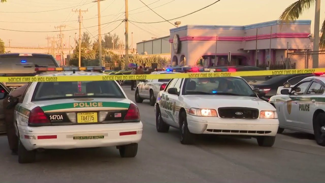 Police investigate fatal shooting outside Booby Trap - YouTube