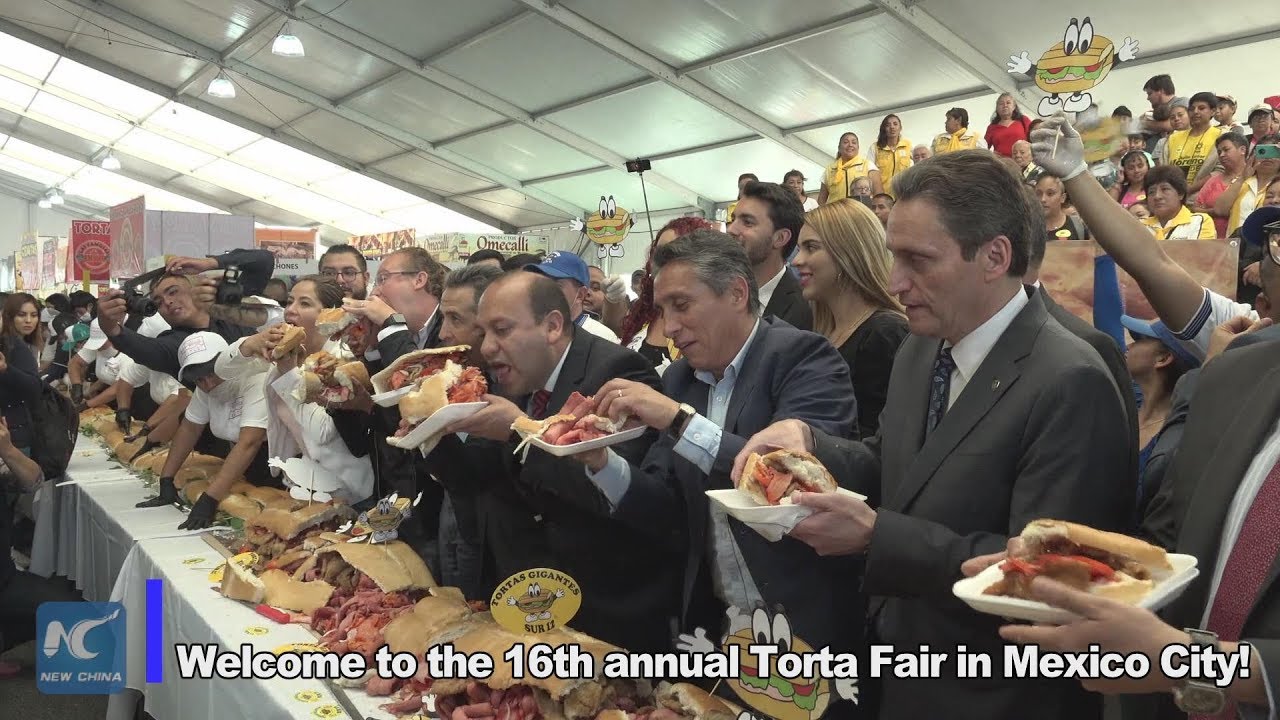 See Mexican chefs make the world’s biggest torta! - YouTube
