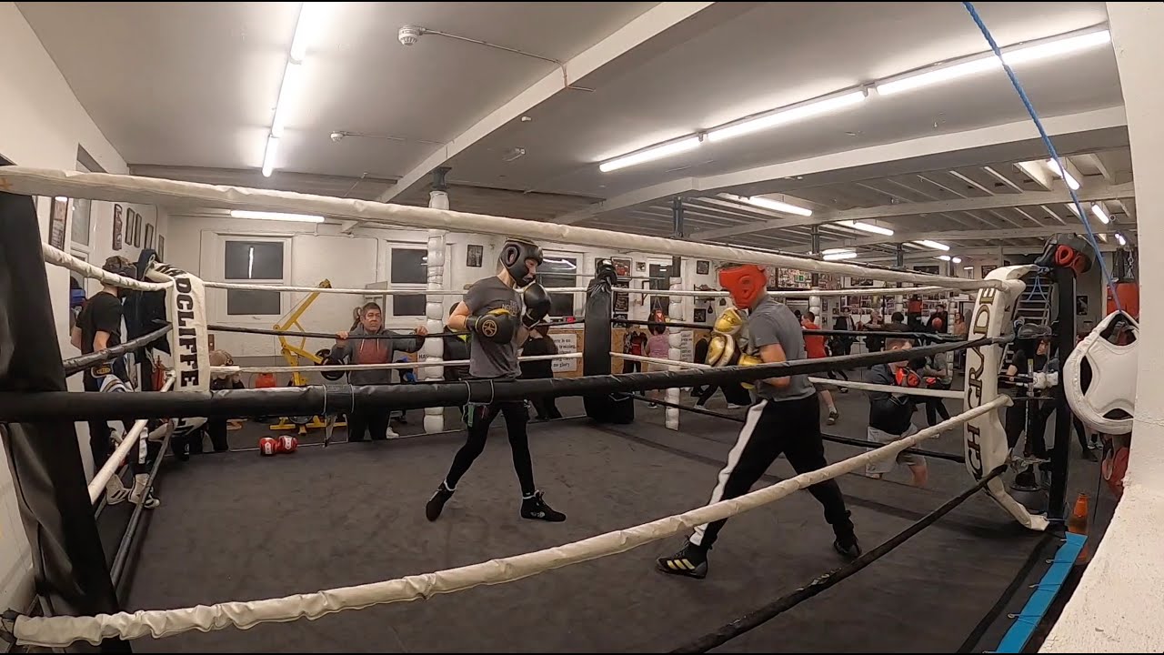 Radcliffe Elite Boxing Club - Junior Sparring - YouTube