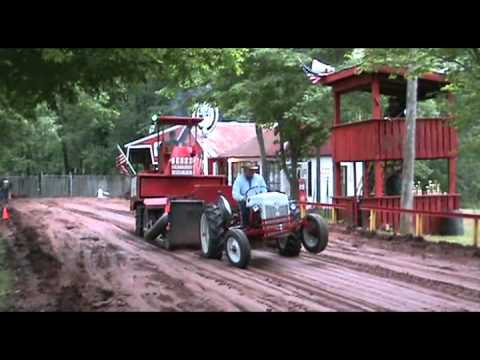 Madson Ford 8N 3200 Pure Stock Symco Tractor Pull - YouTube