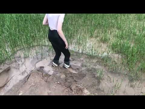 Girl loses Wellies in Quicksand
