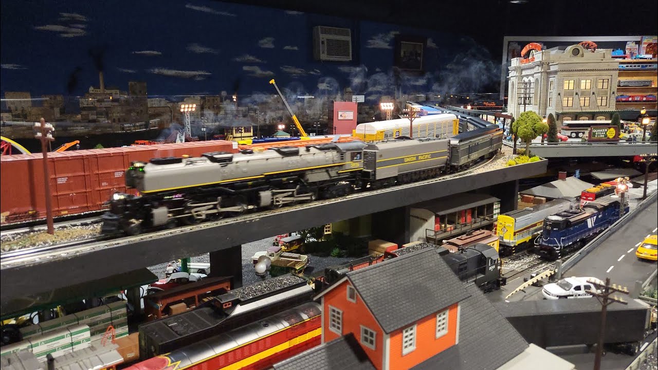 Lionel Vision Line UP Greyhound Challenger #3976 pulling GGD Passenger ...