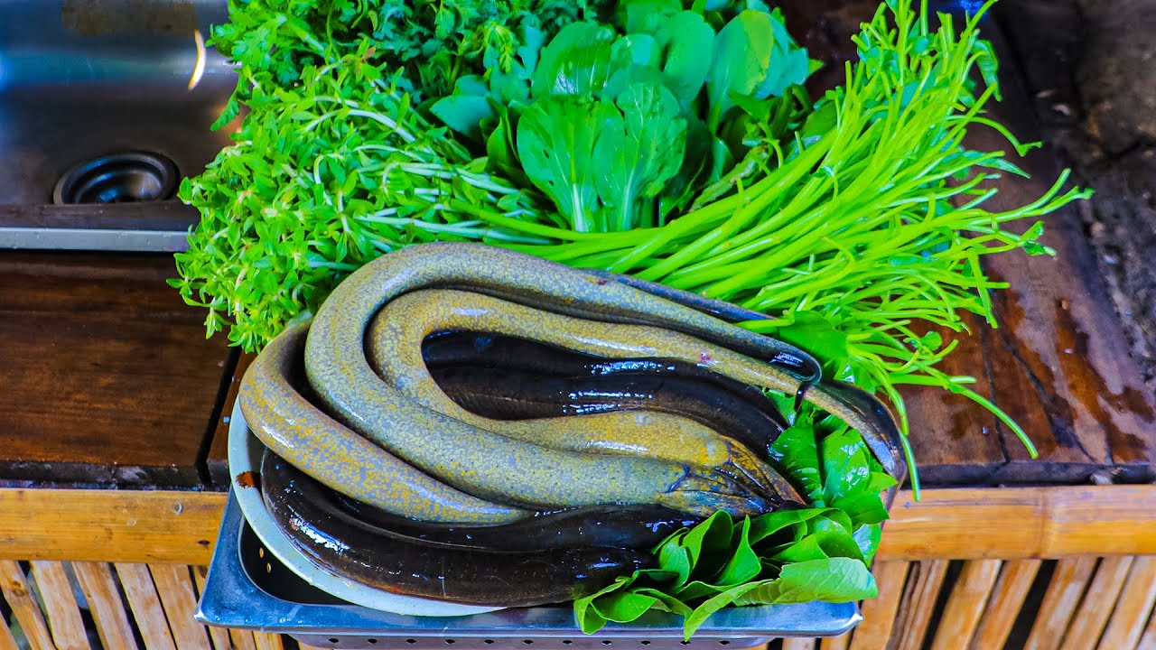 Delicious Eel Fish Soup Cooking in My Village 😋 - YouTube